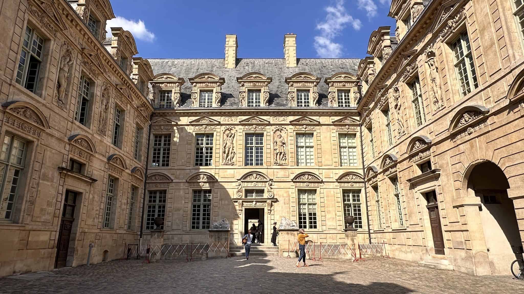 Your Guide For Things To Do In The 4th Arrondissement of Paris